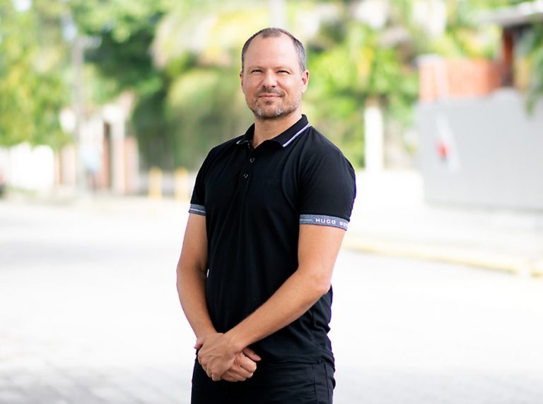 Chris Bosse diserta en conferencia by Usap, en San Pedro Sula