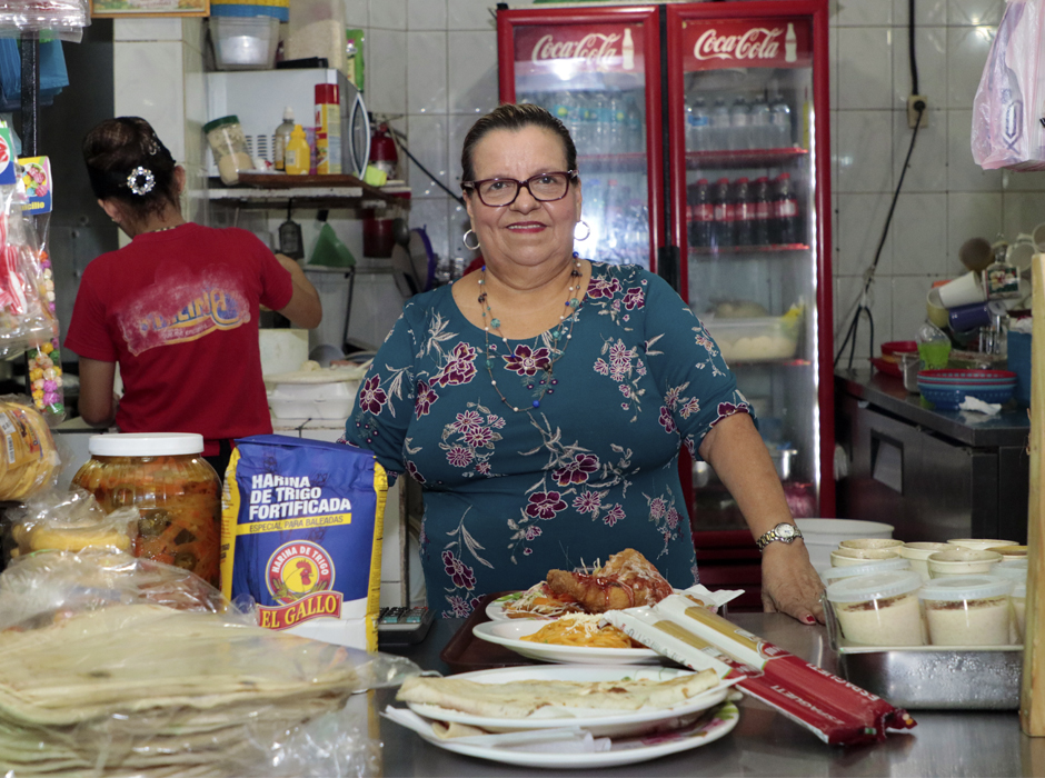 Buscando Sazón en Estelinas Buffet, San Pedro Sula, Honduras