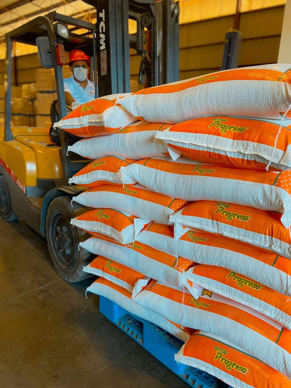 Arroz Progreso entrega 25 mil libras de producto a Copeco Honduras