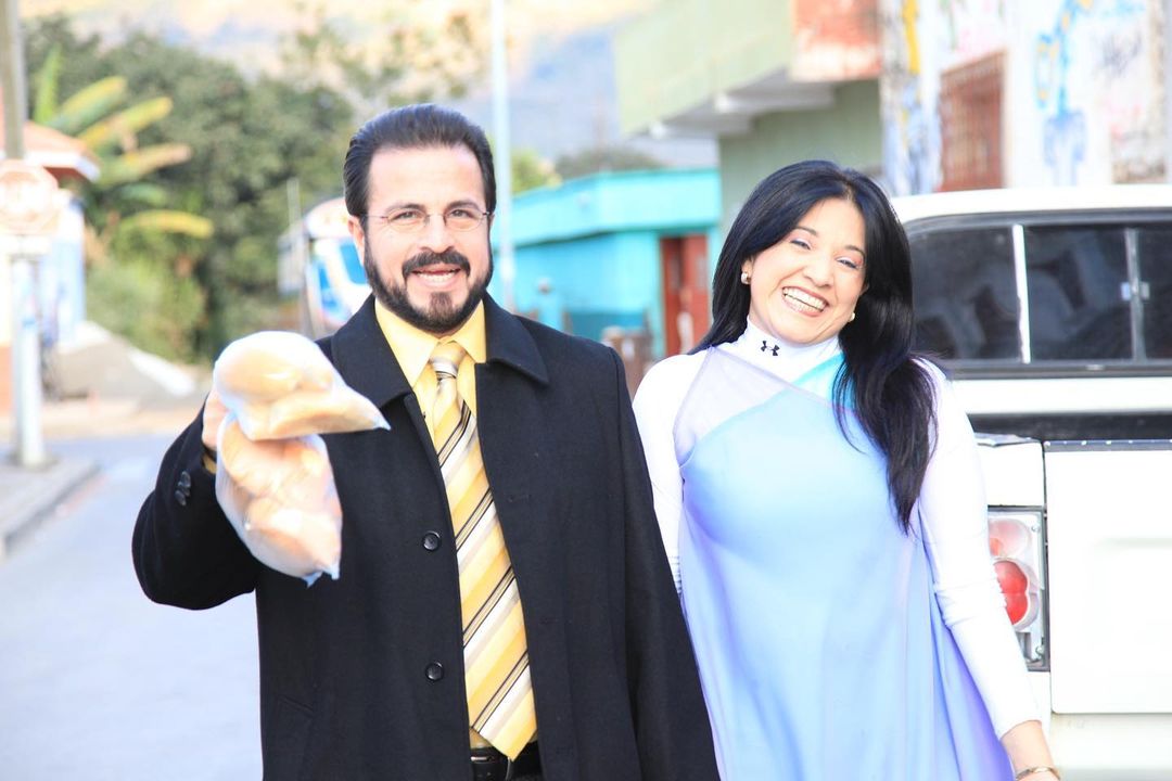 Pastor German Ponce anuncia su compromiso "con una hermana"