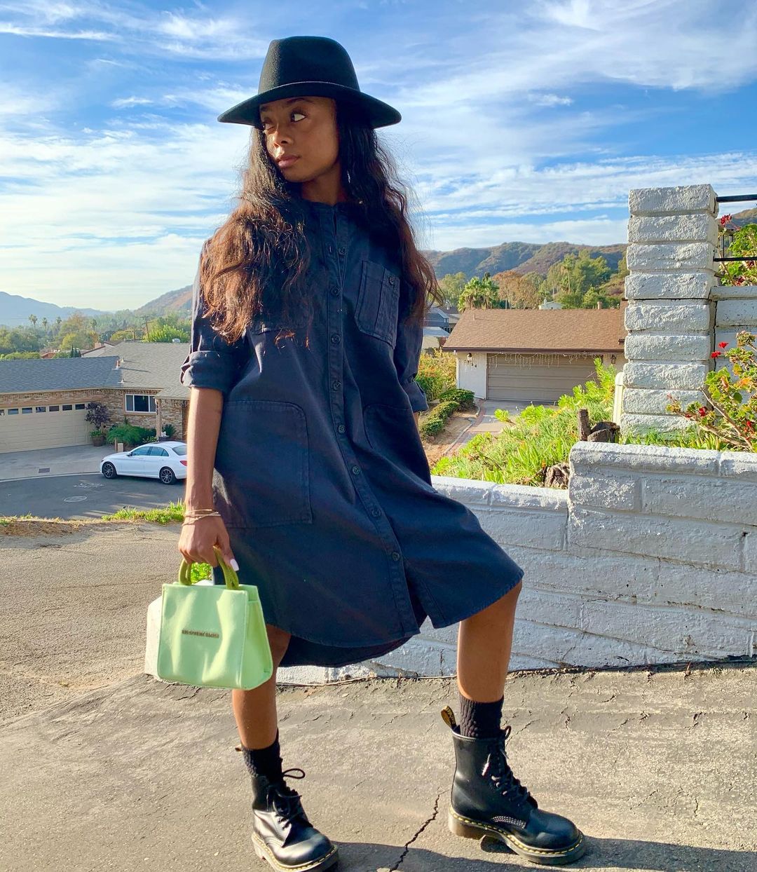 Skai Jackson causa furor en Twitter coronándose como 'Honduran Queen'