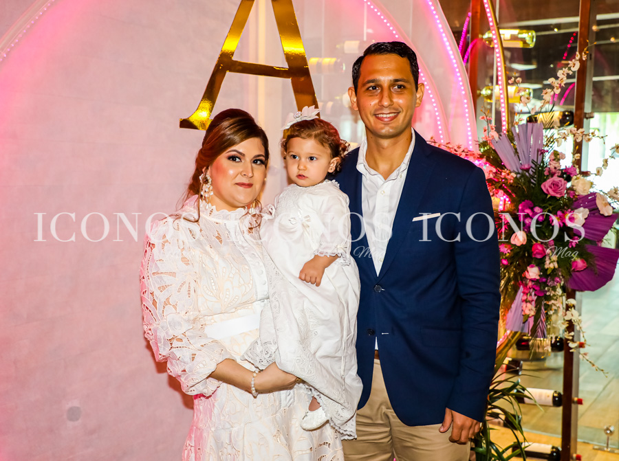 Arianna Loreth Pineda Mejía es bautizada en San Pedro Sula, Honduras