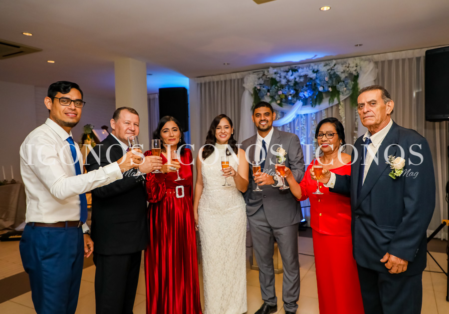 Gissel Penman y Rubén Wilson Alvarado se casan en Honduras