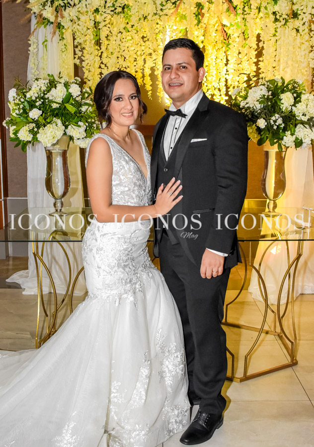 Génesis López y Leonel Escobar se casan tras nueve años de relación