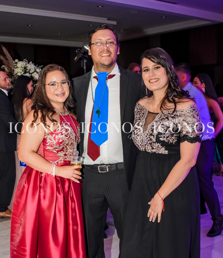 Génesis López y Leonel Escobar se casan tras nueve años de relación