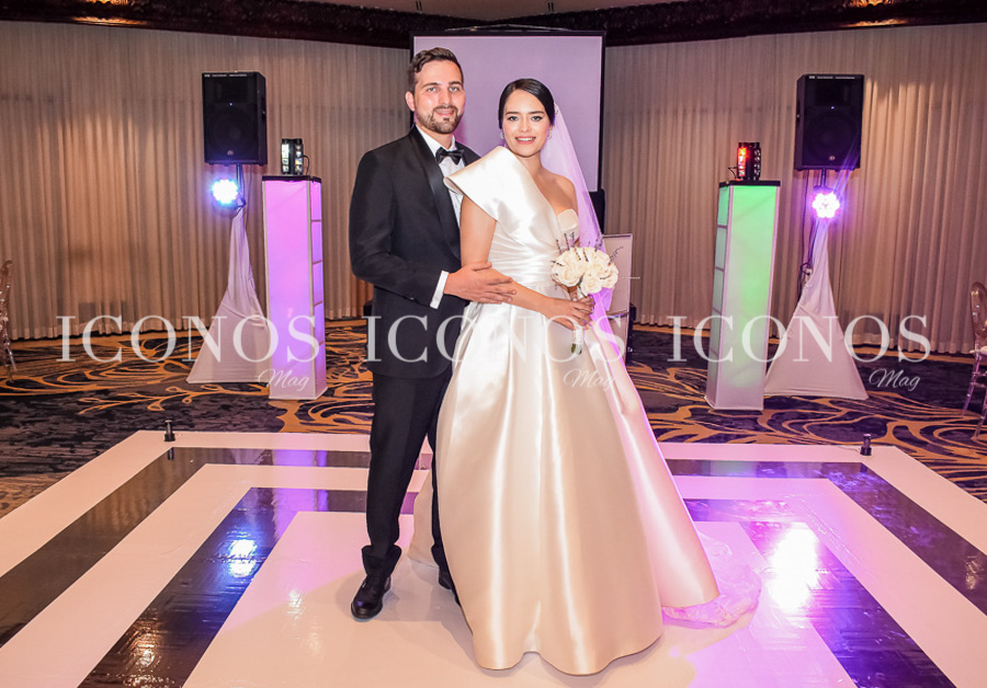 Michelle Pineda y Thomas Louis Gilles celebran su boda en Honduras