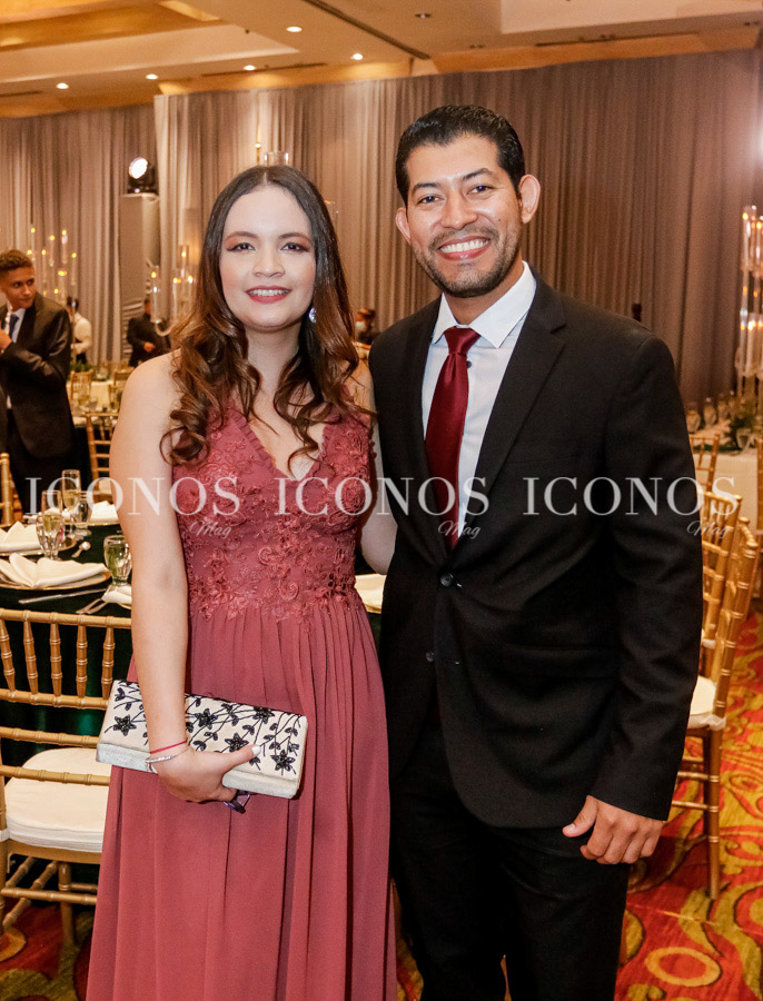 Gabriela María Díaz y Jeffrey Galeas celebran su boda en Honduras