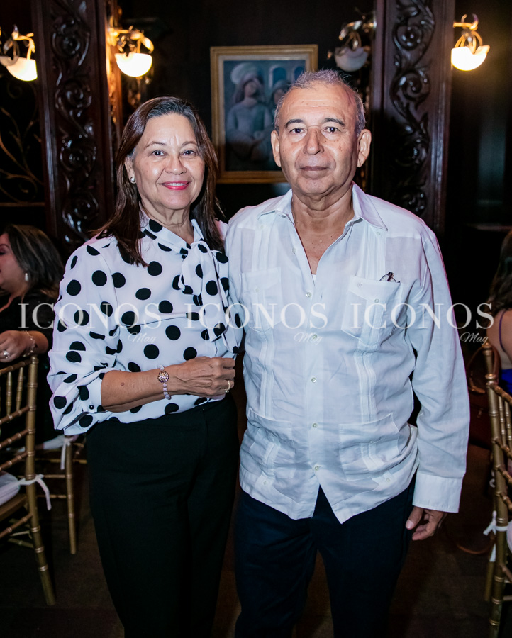 Vianka Tábora de Fiallos celebra sus cinco décadas en Honduras