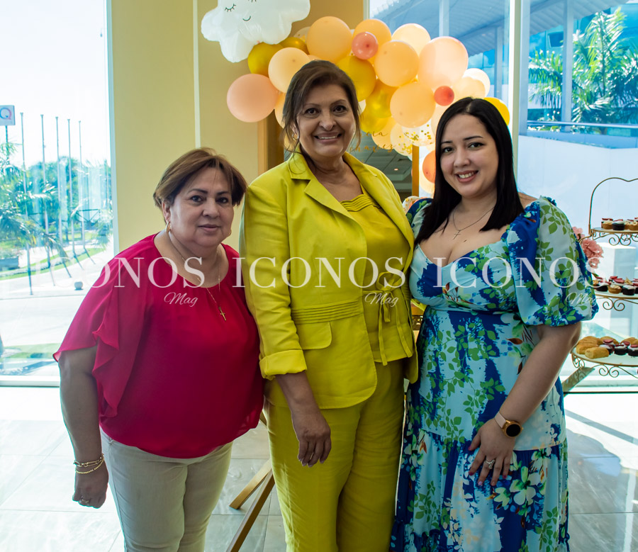 Carmen Isabel Chávez Zúñiga de Icaza es agasajada con baby shower