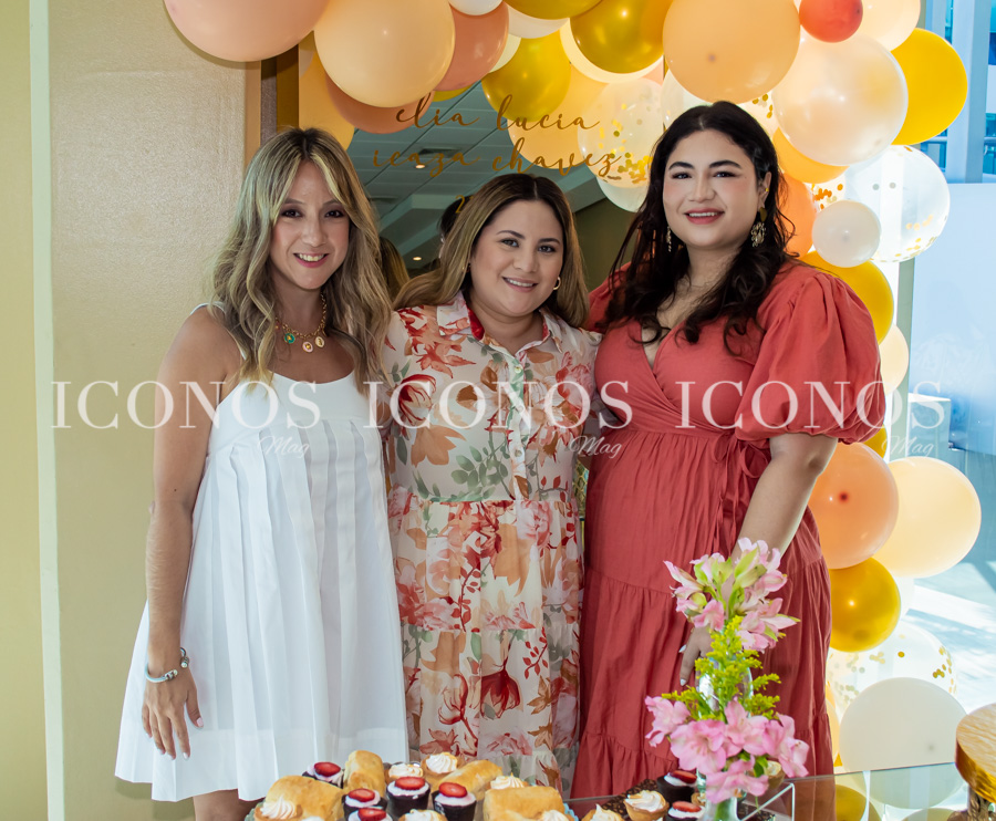 Carmen Isabel Chávez Zúñiga de Icaza es agasajada con baby shower