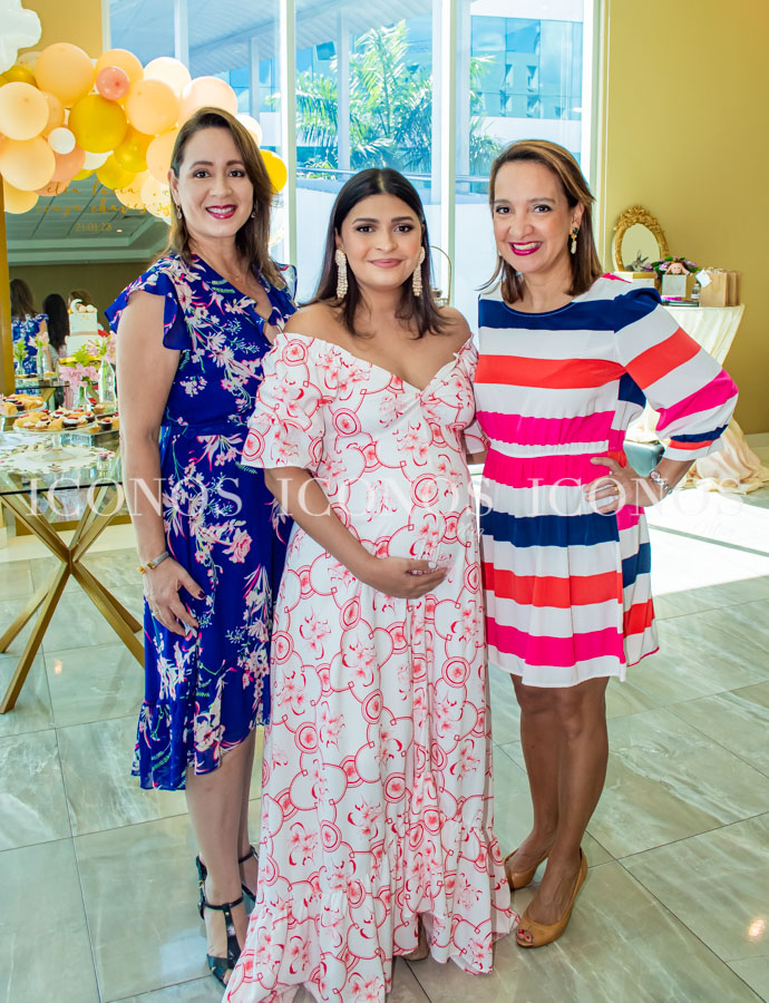 Carmen Isabel Chávez Zúñiga de Icaza es agasajada con baby shower