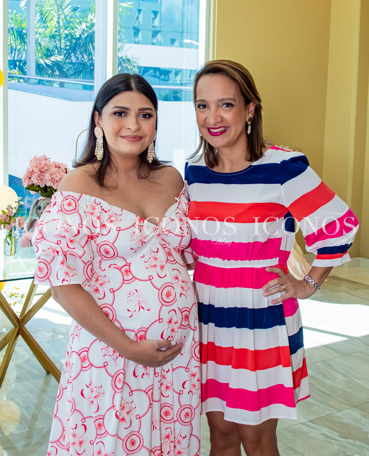 Carmen Isabel Chávez Zúñiga de Icaza es agasajada con baby shower