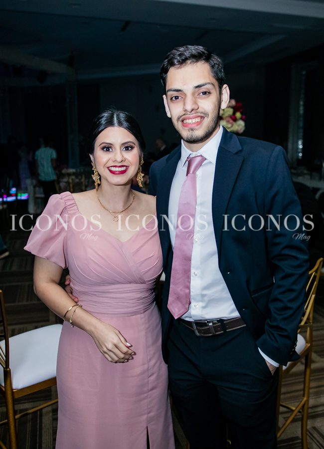 Amal Paredes Faraj y Jacob Reyes Enamorado se casan en Honduras