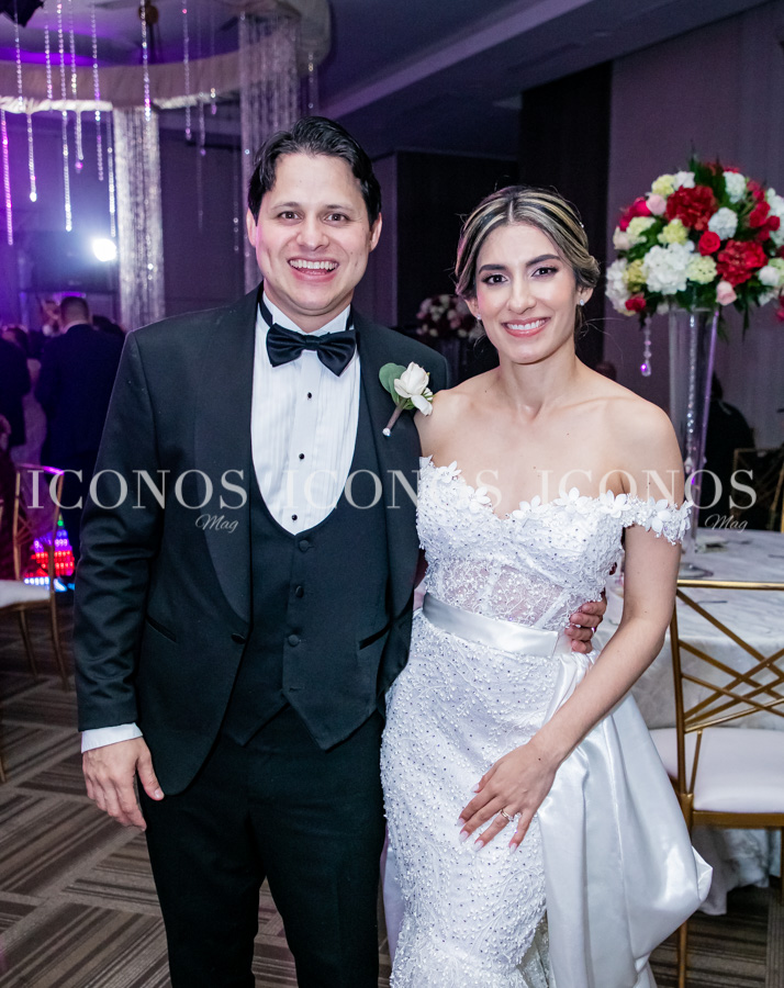 Amal Paredes Faraj y Jacob Reyes Enamorado se casan en Honduras