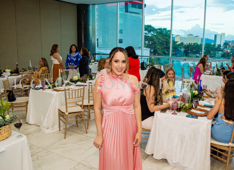 Judith Medina Martínez es agasajada por su 'bridal shower' en Honduras