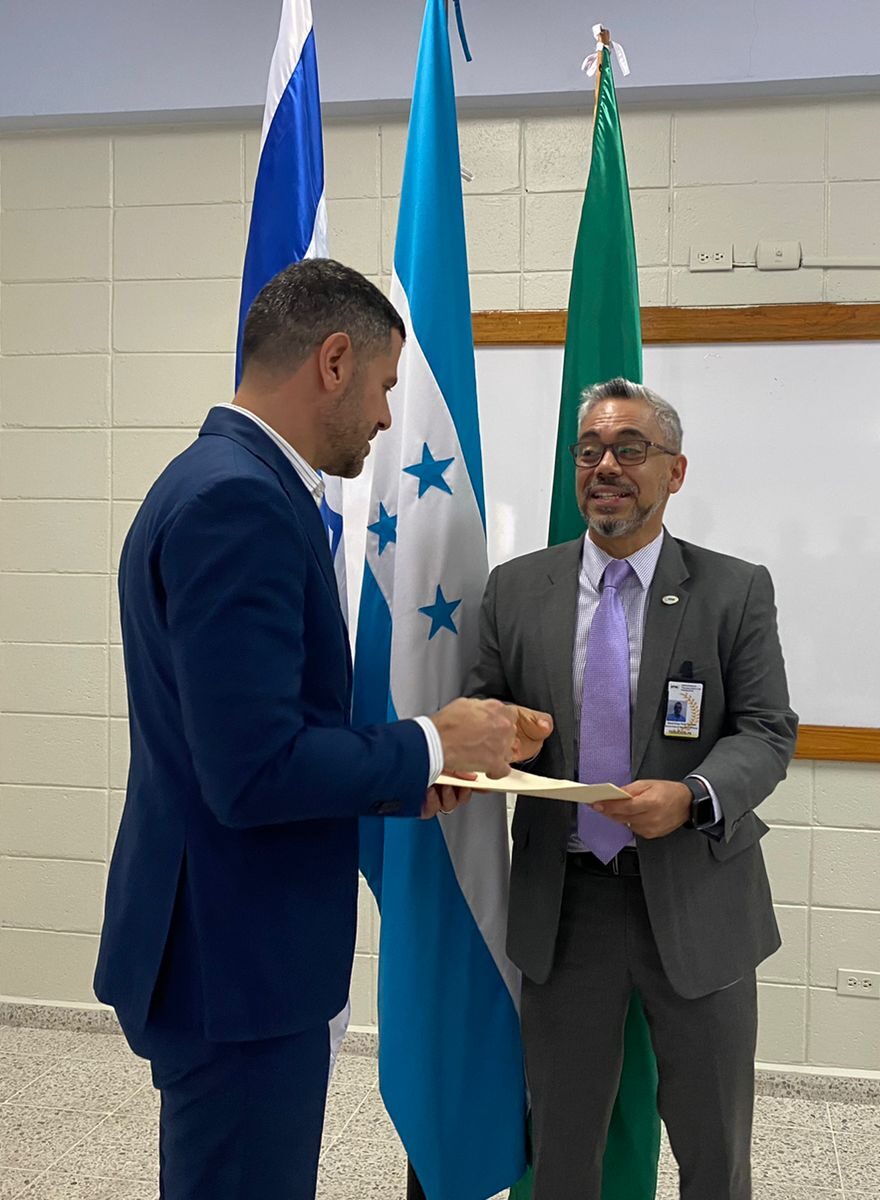 Embajador de Israel Eldad Golan visita UTH campus Tegucigalpa