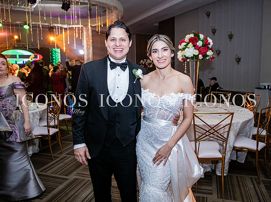 Amal Paredes Faraj y Jacob Reyes Enamorado se casan en Honduras