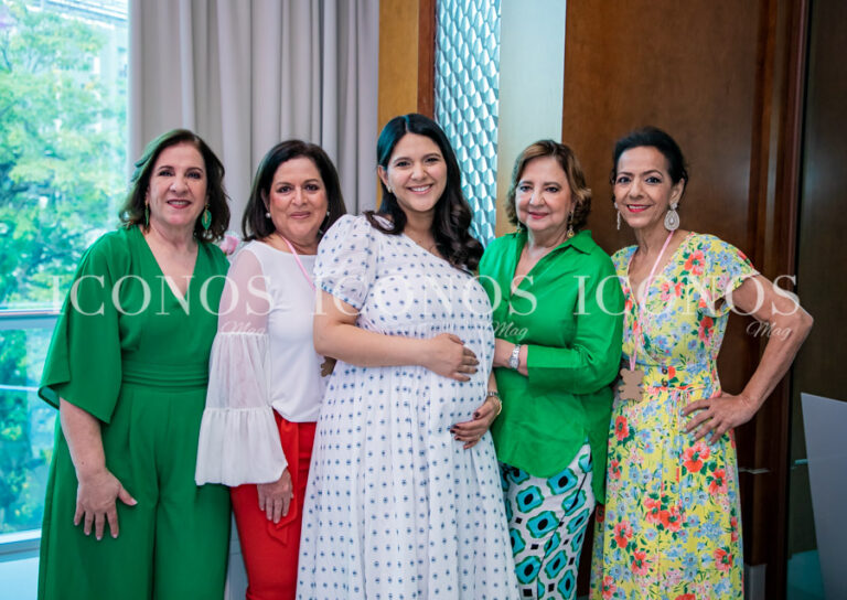 Andrea Rodríguez de Maguran festeja su baby shower en Honduras