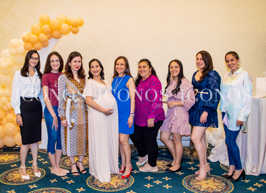 Claudia Susana Carrasco Salinas es agasajada con baby shower
