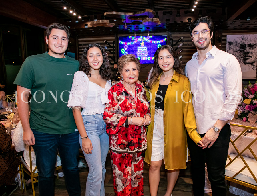 Los 86 años de Mery Marinakys de Tinoco en San Pedro Sula, Honduras
