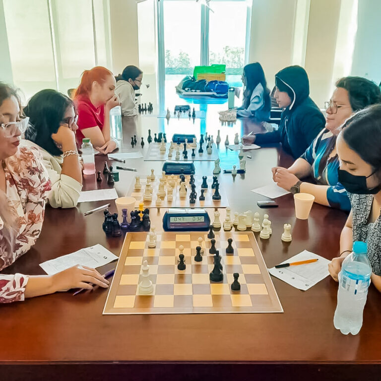 Estudiante de UTH se corona campeona Nacional de Ajedrez Femenino