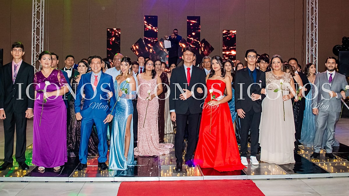 Especial Graduaciones Seniors 2023 - ICONOS Mag