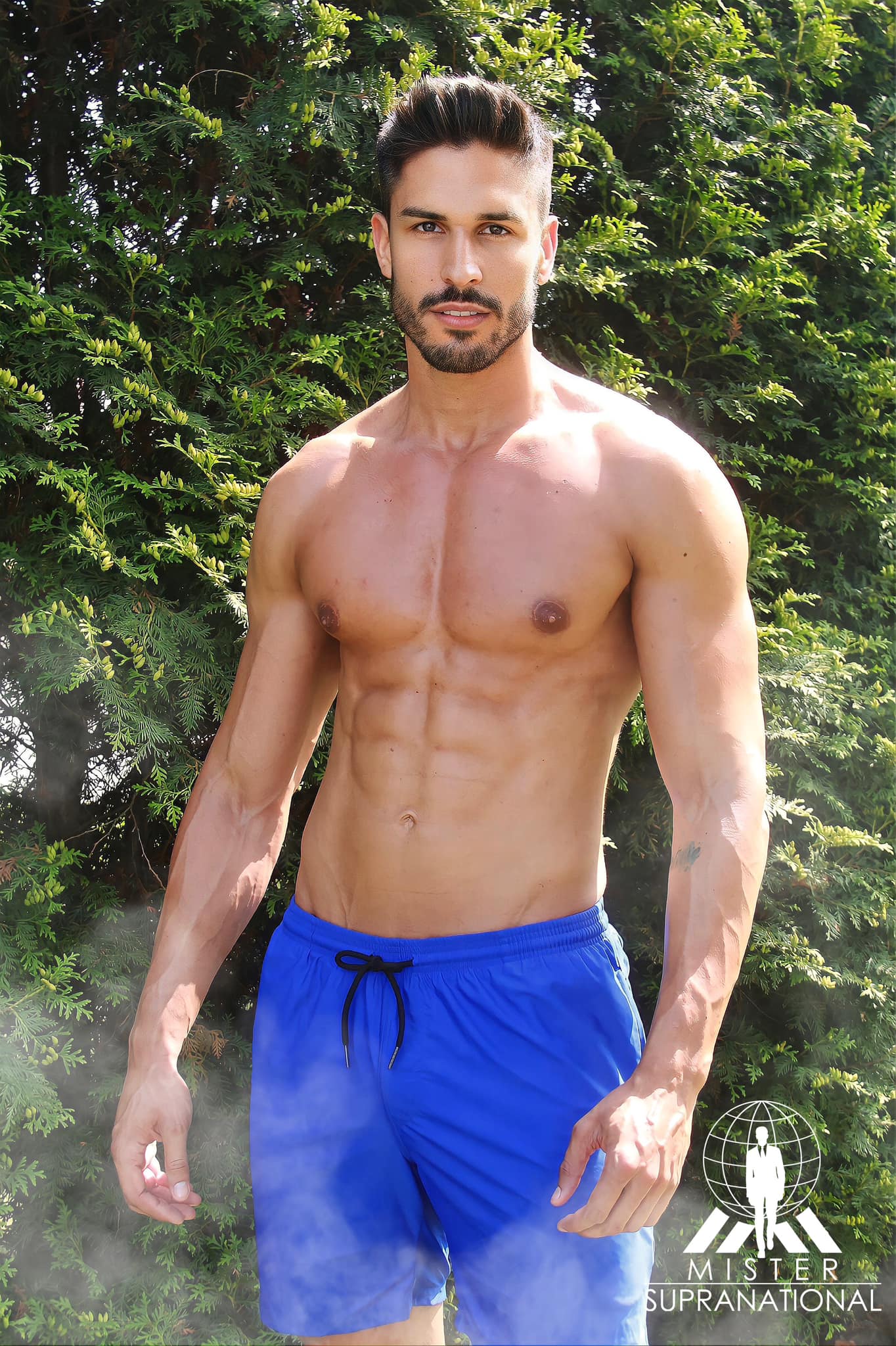 Mister Supranational 2023 Iván Álvarez Guedes llega a Honduras