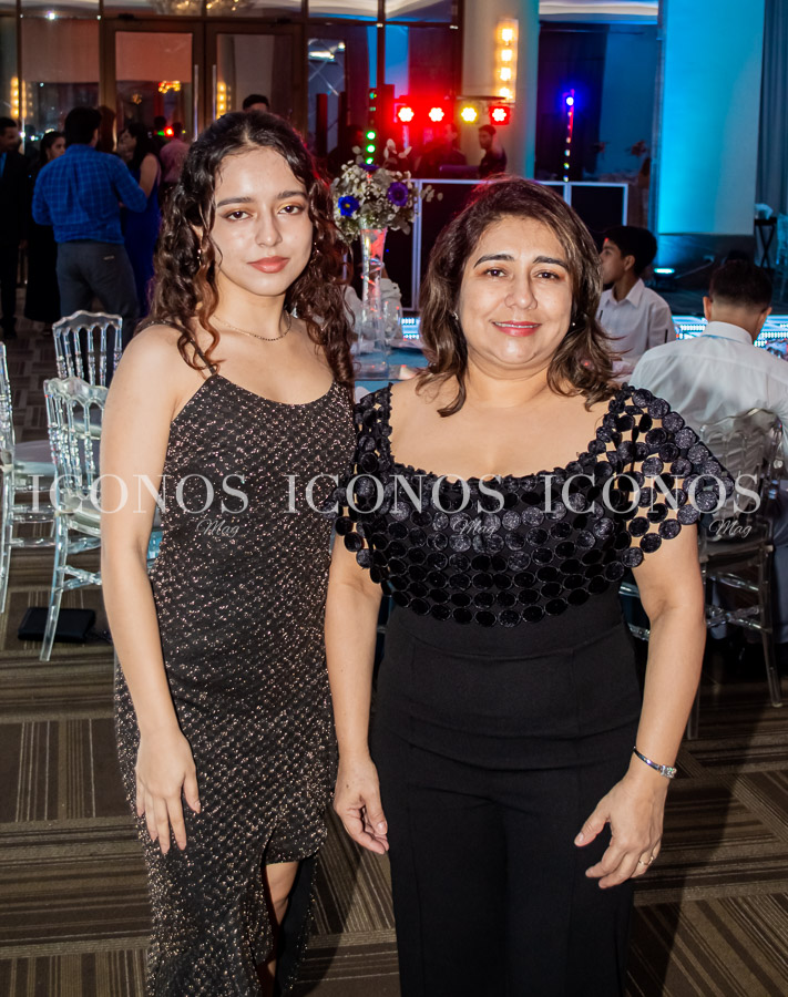 Claudia Monserrat Hernández Dubón festeja sus quince años en Honduras