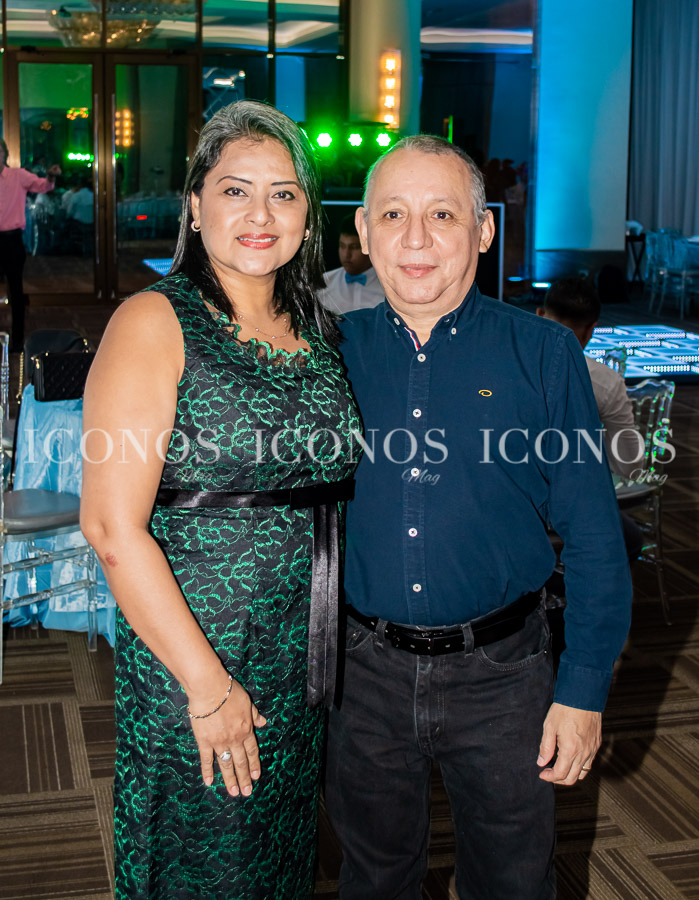 Claudia Monserrat Hernández Dubón festeja sus quince años en Honduras