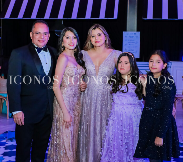 María Fernanda Carrillo Díaz cumple quince años en Honduras