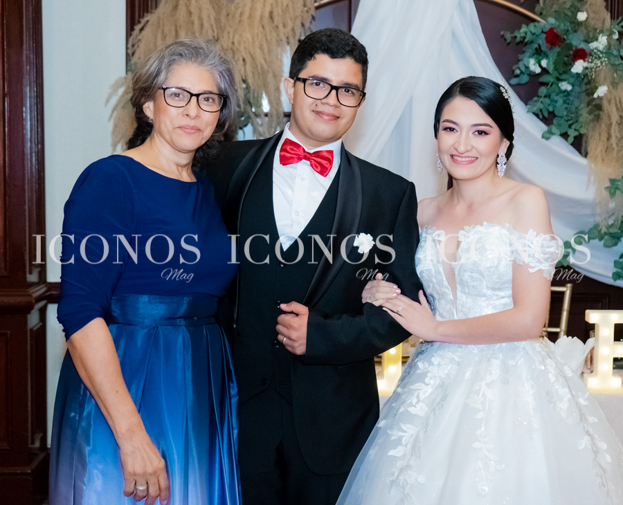 Delia Antonia Alva y Roger Mauricio Carías: boda Honduras