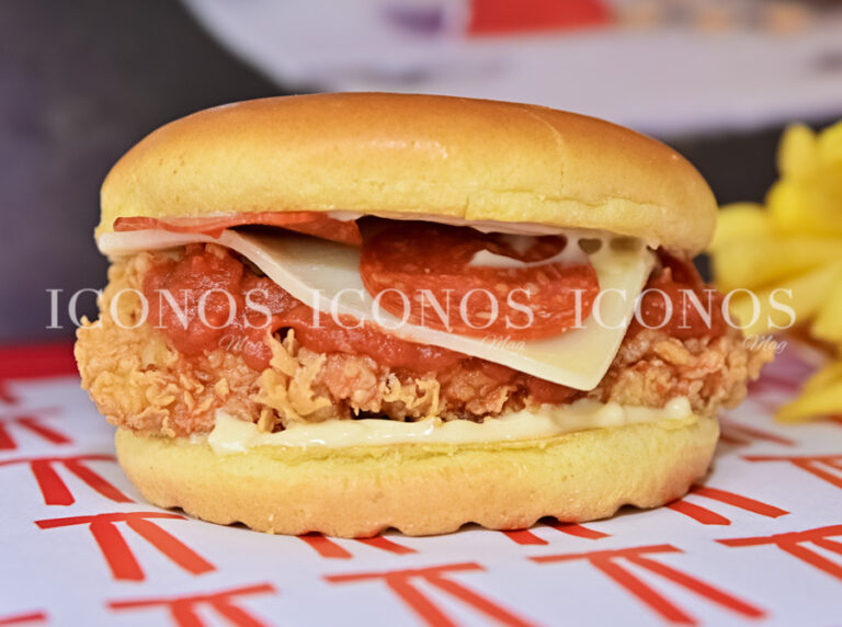 Kentucky chizza sandwich by KFC Honduras, San Pedro Sula, Cortés