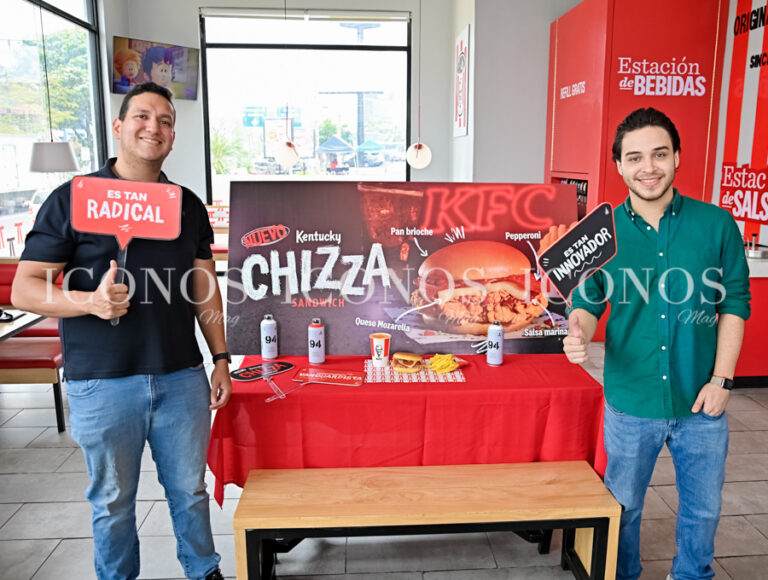 Kentucky chizza sandwich by KFC Honduras, San Pedro Sula, Cortés