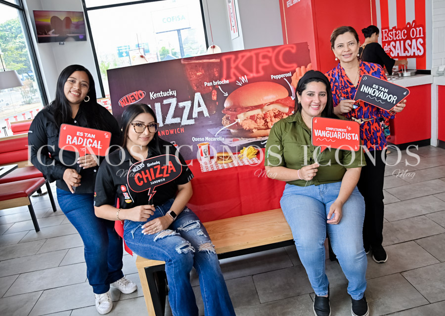 Kentucky chizza sandwich by KFC Honduras, San Pedro Sula, Cortés