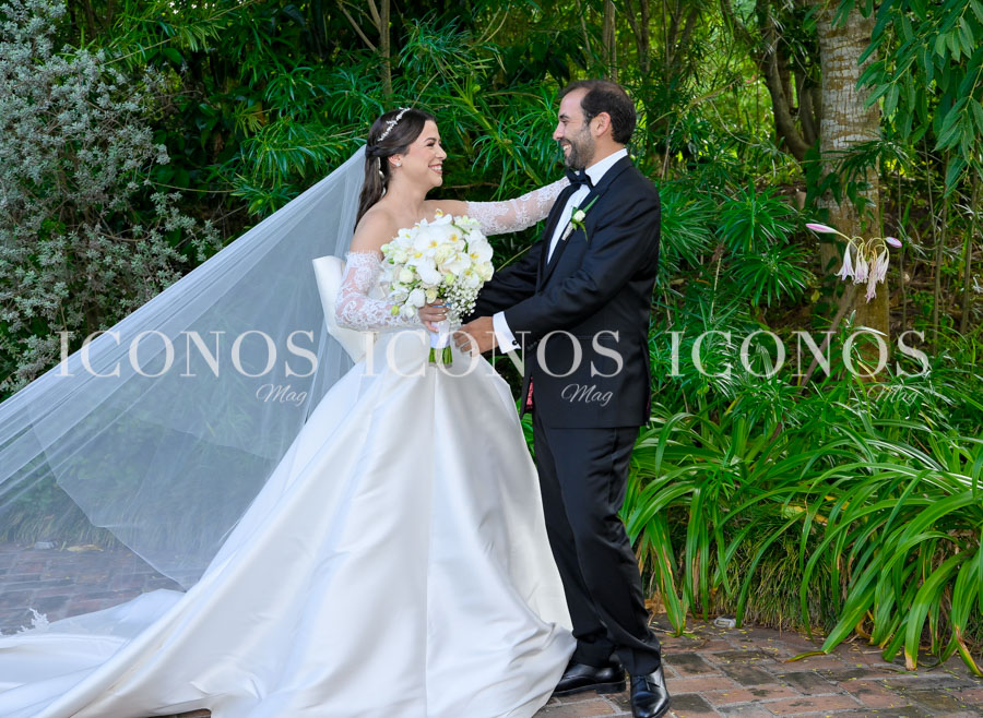Denisse Medina Arias y Diego Bueso Ponce: boda Honduras 2024